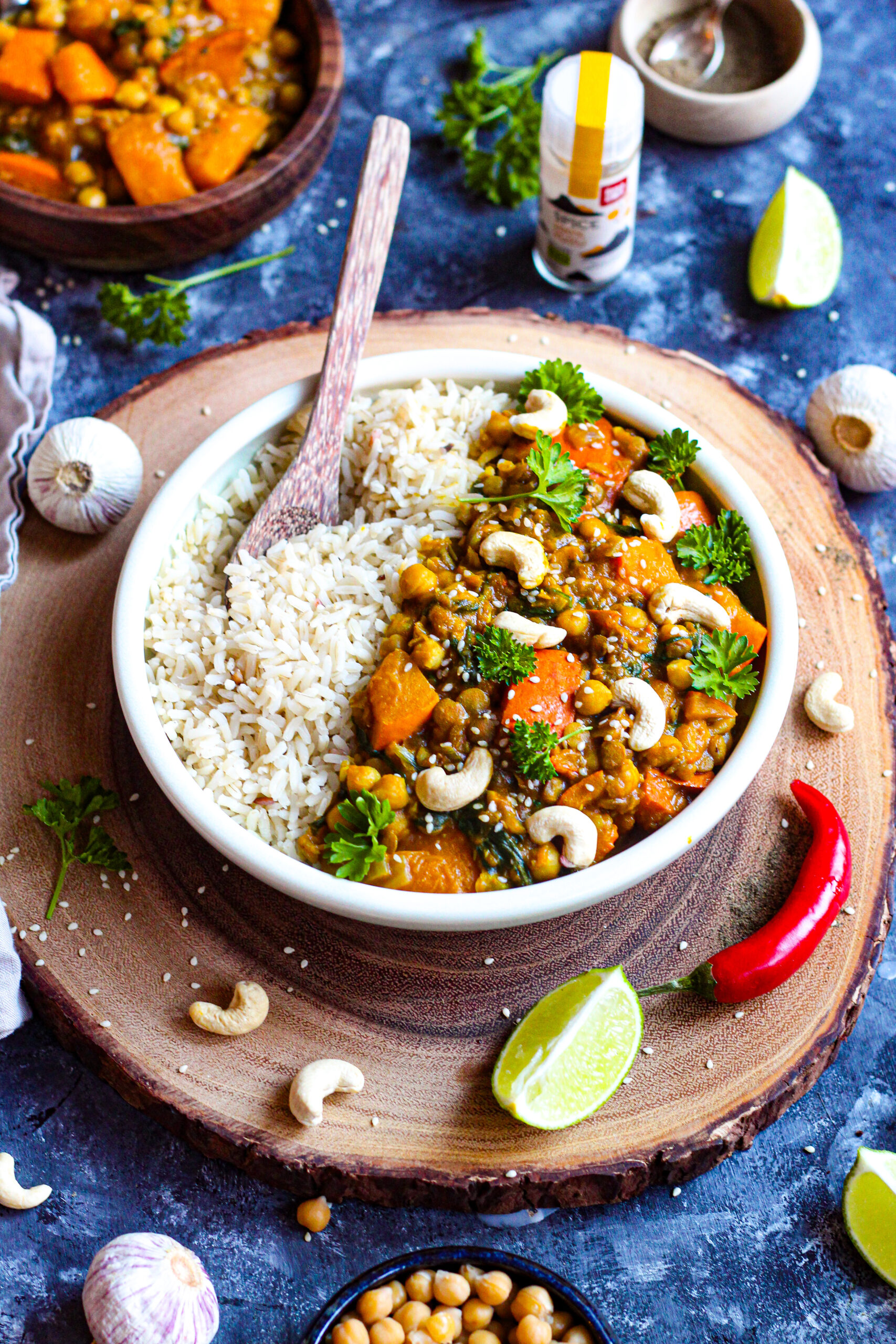 Pompoen curry met kikkererwten en cashewnoten - Lenna Omrani